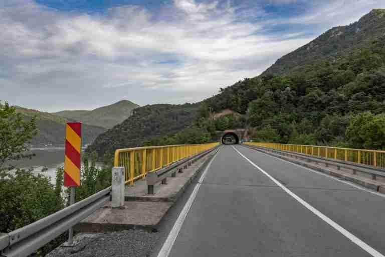How to Choose the Right Safety Rails for Construction Site